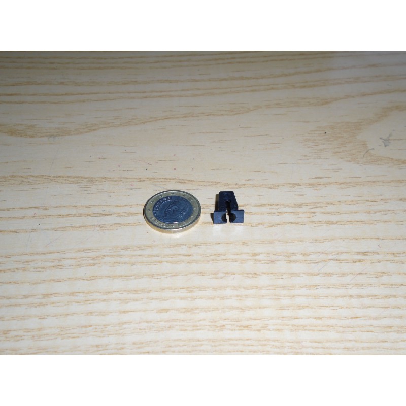 grapa-fijacion-revestimiento-plasticos-audi-seat-vw-skoda-811807577c